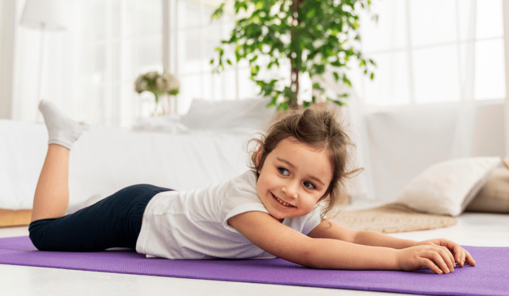 Yoga infantil: ¿qué beneficios tiene y cómo ponerlo en práctica en el aula?
